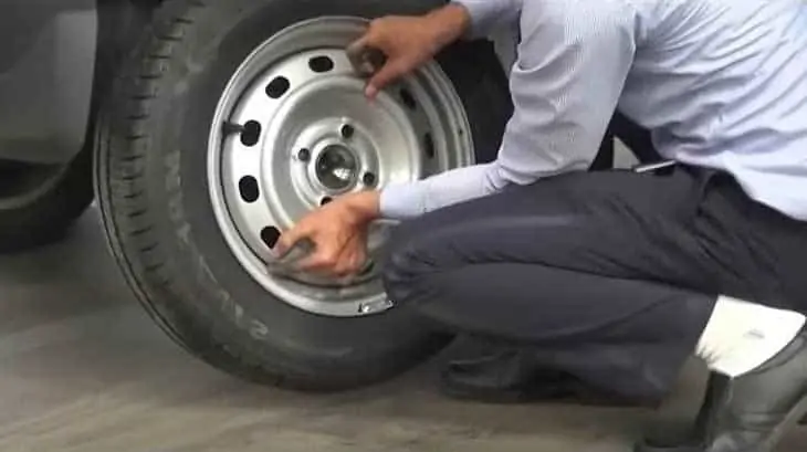 Tire Problems Fix 101: How to Fix a Flat Tire on a Car?